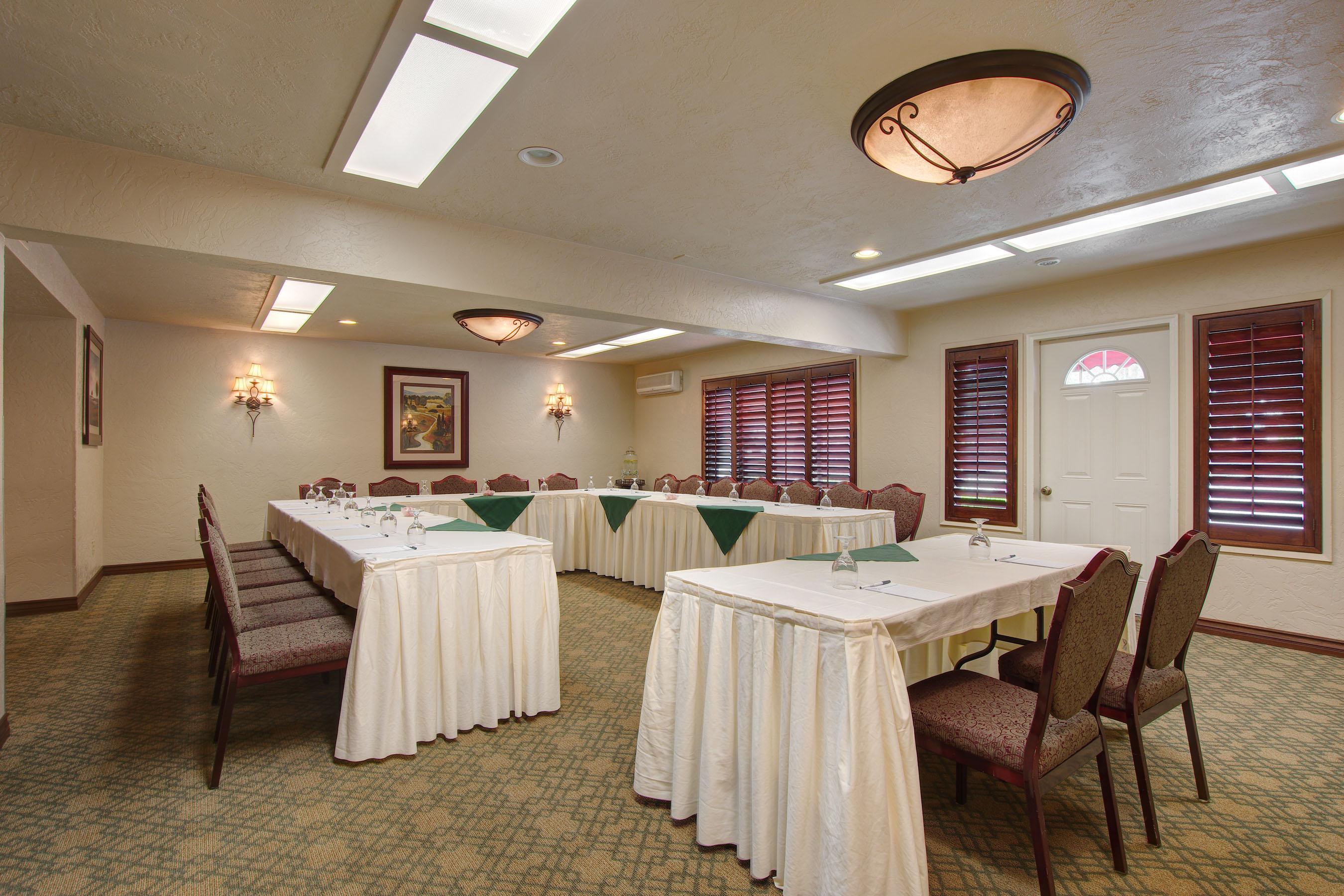 Piccadilly Inn Shaw, Fresno, USA | 10times Venues
